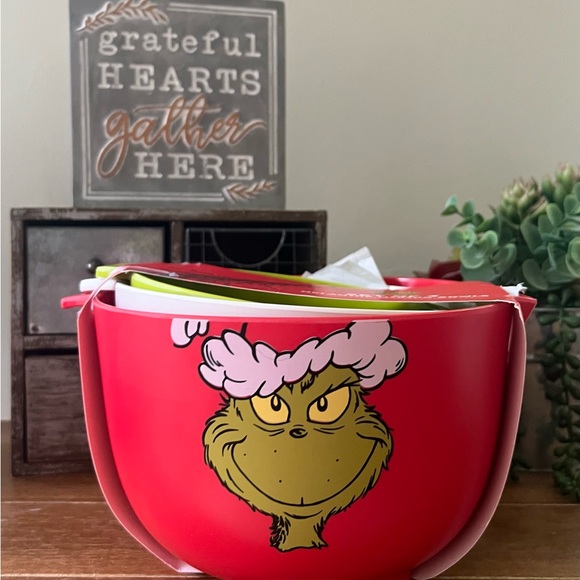 The Grinch | Kitchen | Brand New 3pc Melamine Grinch Mixing Bowls ...